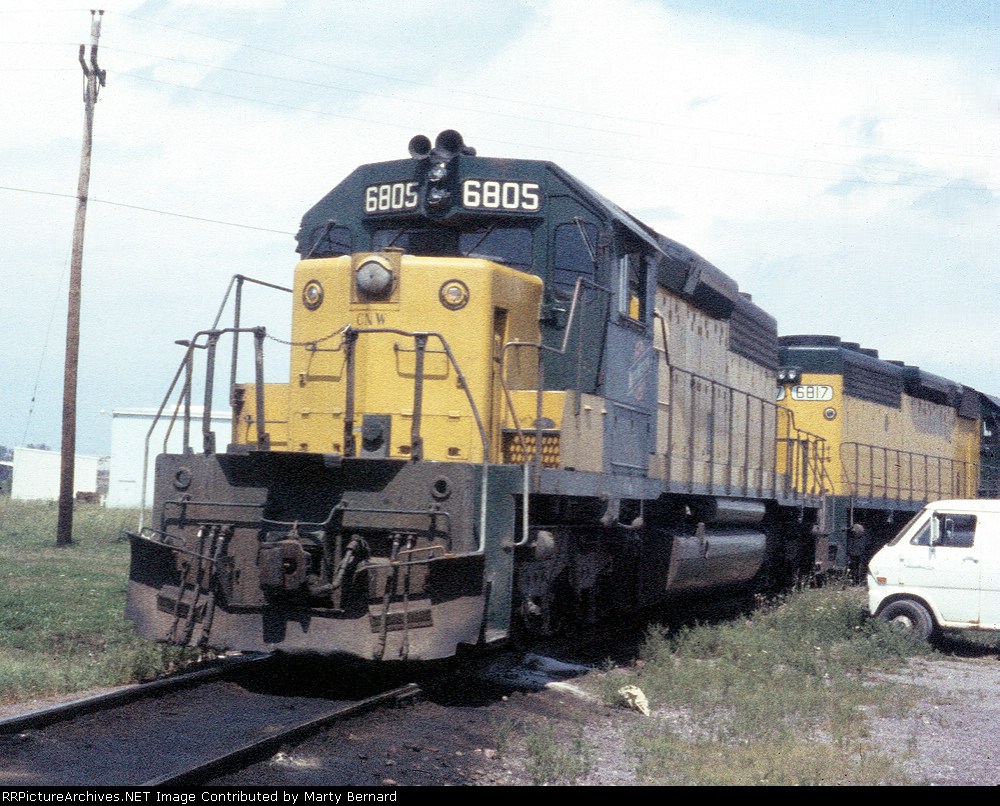 C&NW 6805 and 6817 Take a Break